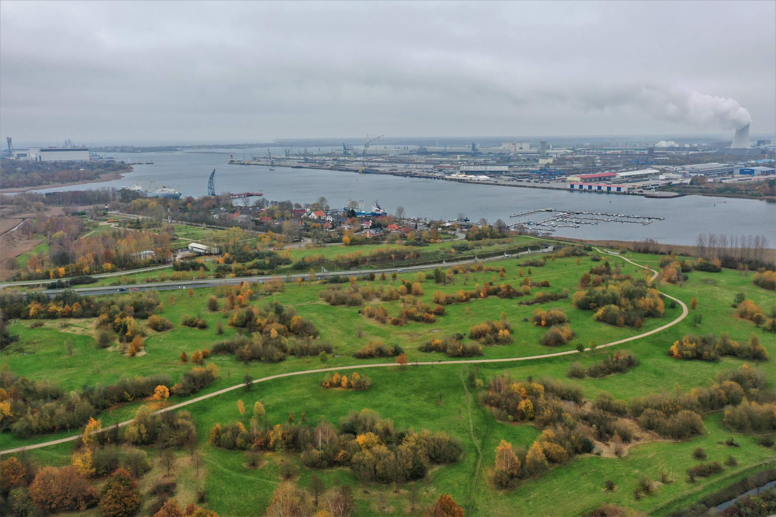 Rostock Warnow Blick Ueberseehafen November 2019 - Luftbilder Rostock & MV